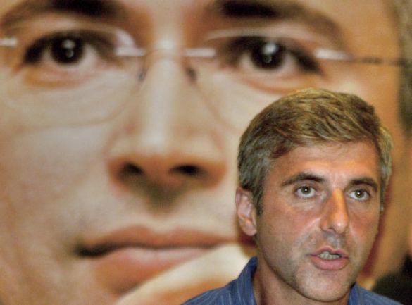 The New York Times: Russian Exile From Yukos Assails Putin as a Despot ...